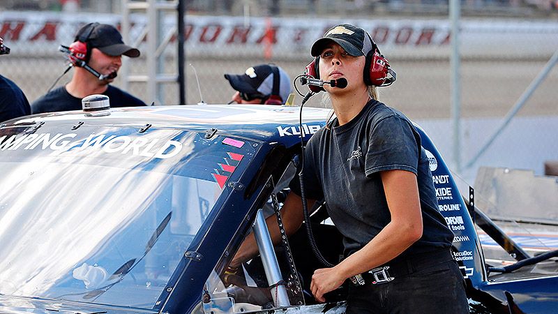 espnw -- Ashley Parlett aspires to break into crew chief ranks - ESPN