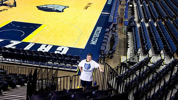 Memphis Grizzlies superfan has the best seat in sports - ESPN The ...