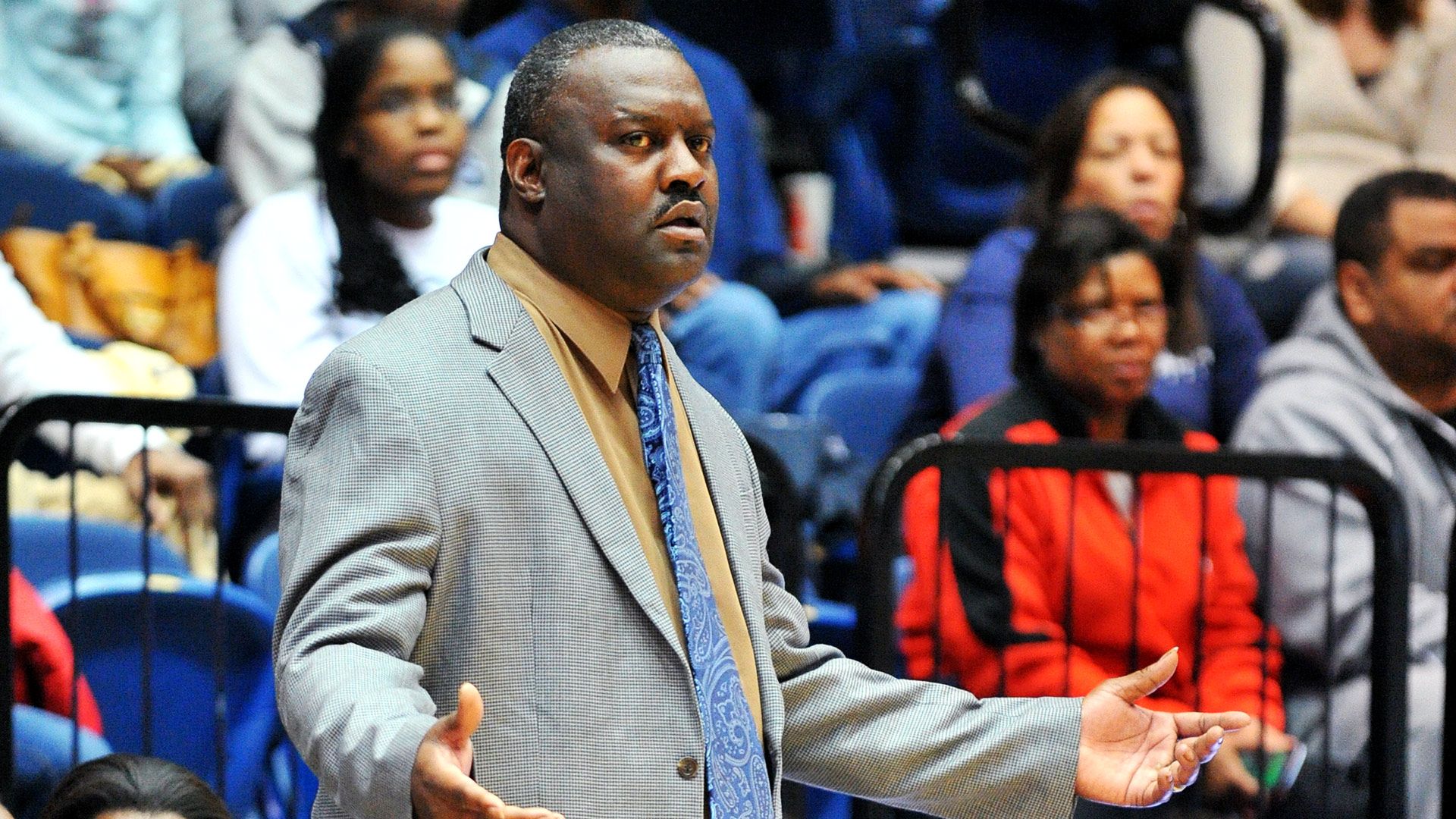 Hoyas coach Keith Brown resigns - ESPN