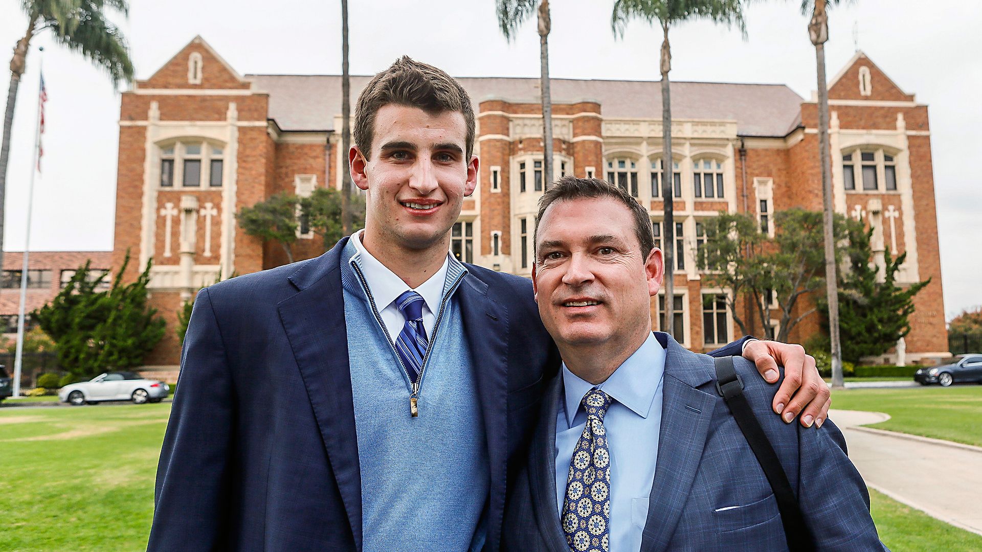 Plane crash survivor Austin Hatch caps basketball comeback - ESPN