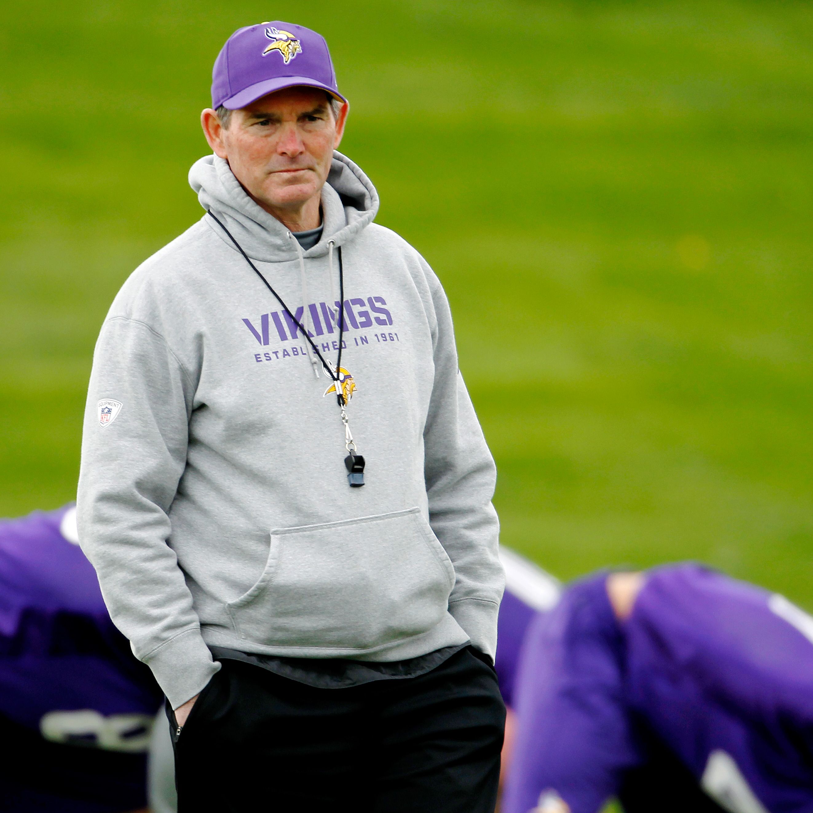 Minnesota Vikings coach Mike Zimmer must decide whether to start rookie ...