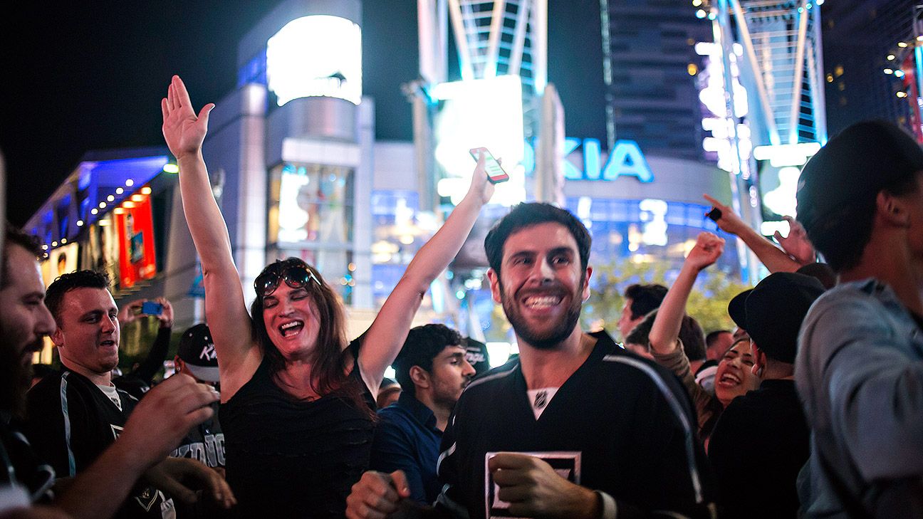 Los Angeles Kings fans celebrate team's second Stanley Cup in last 3 ...