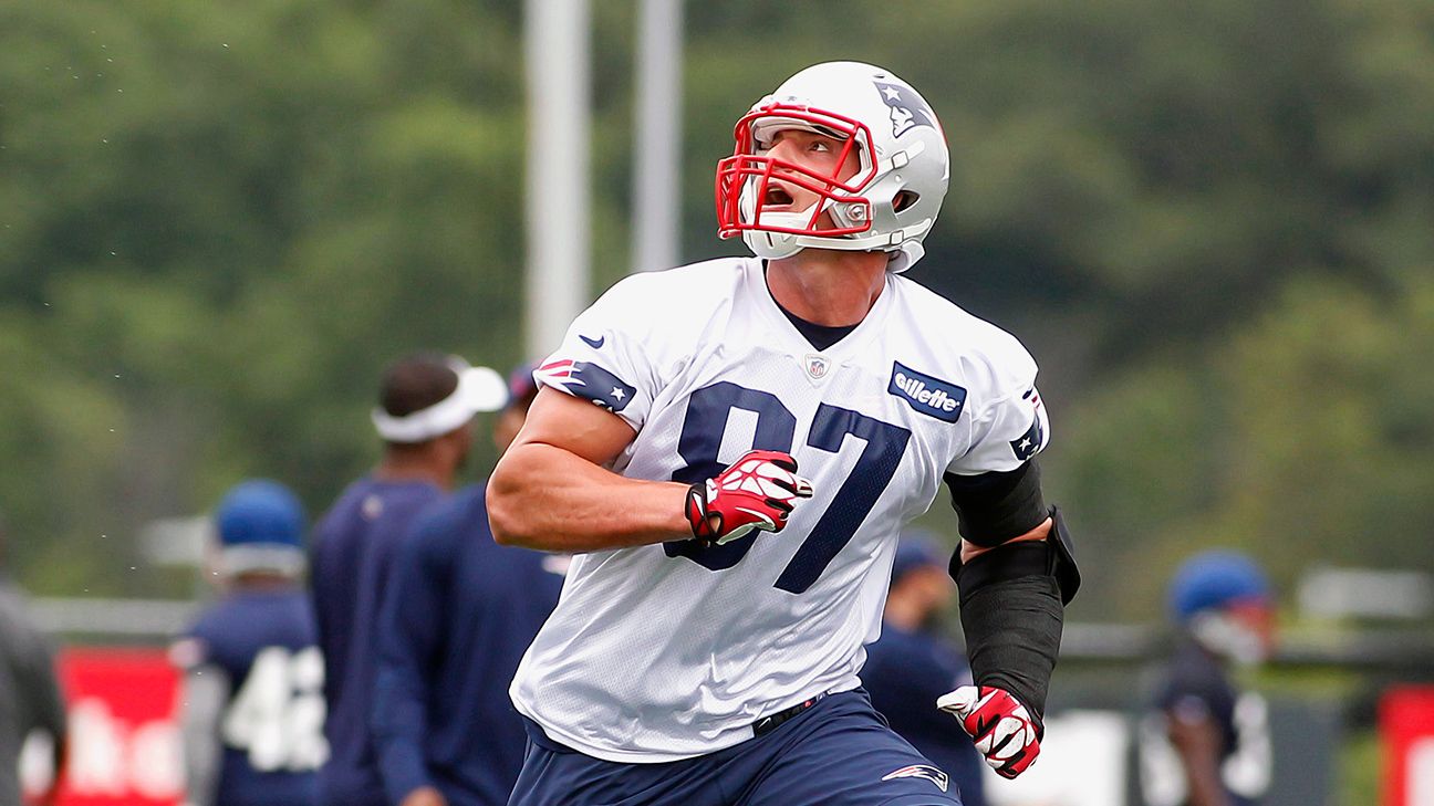 Rob Gronkowski of New England Patriots participates in full-team drills ...
