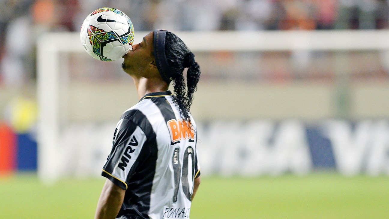 All eyes on the Ronaldinho show in Mexico - ESPN