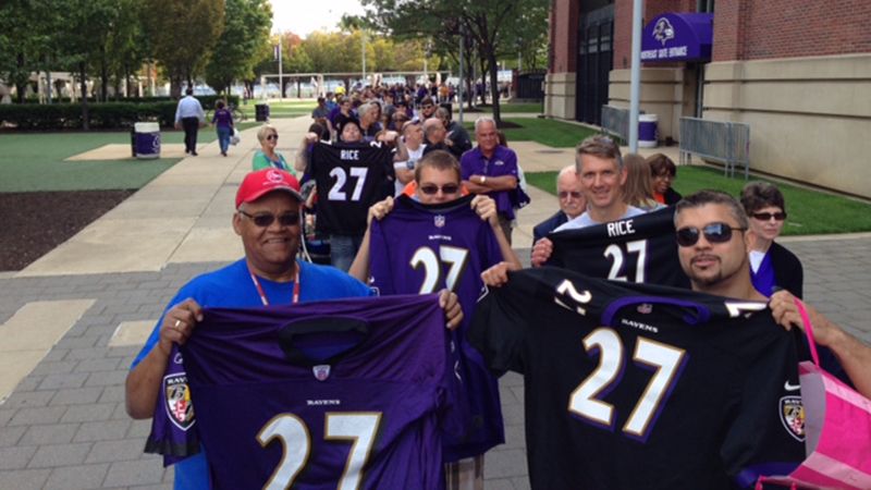 Thousands line up to exchange Ray Rice jerseys - ESPN