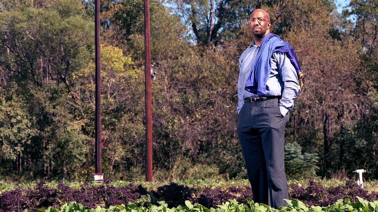 Texas football field-turned-farm provides local produce to Dallas ...