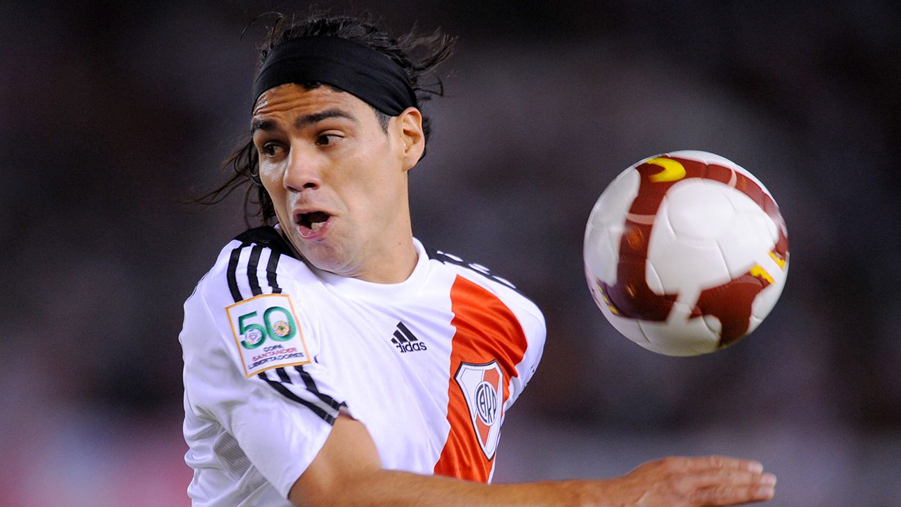 River Plate director - 'Doors are open' for Manchester United striker ...