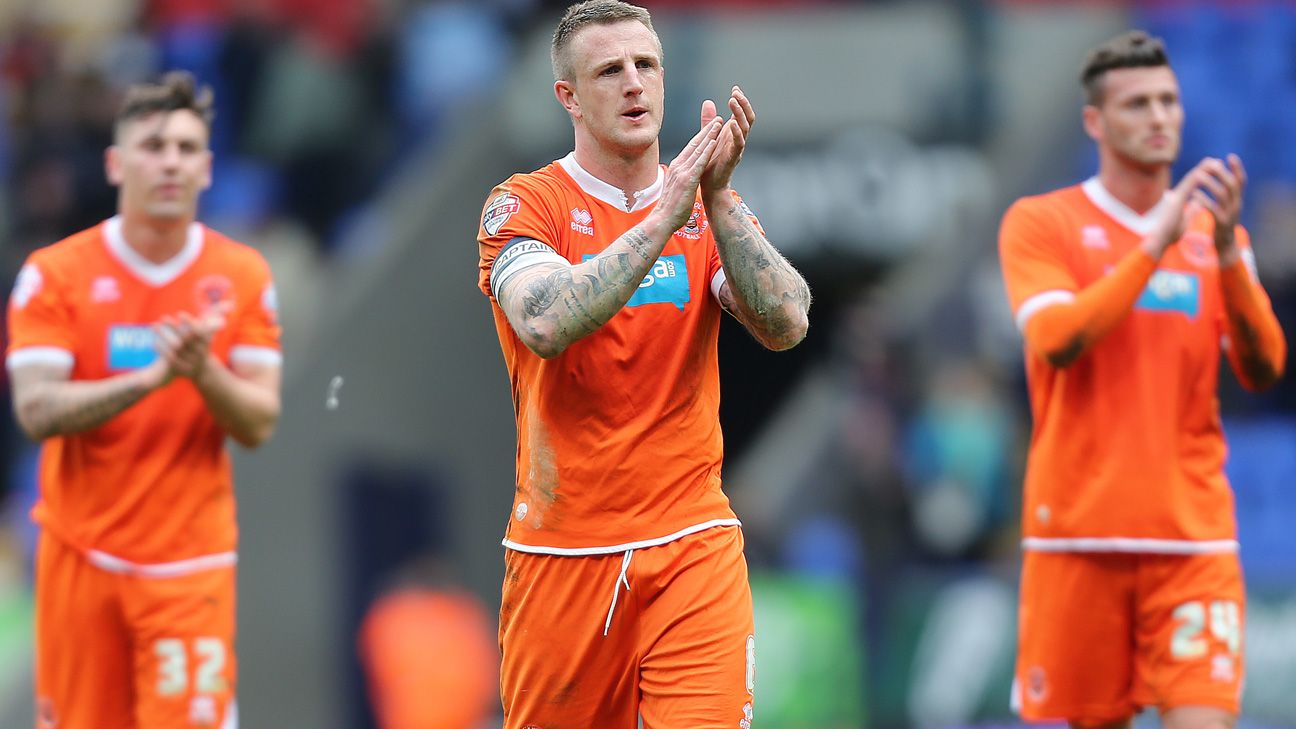 Blackpool fans pelt directors' box with eggs and flares - ESPN