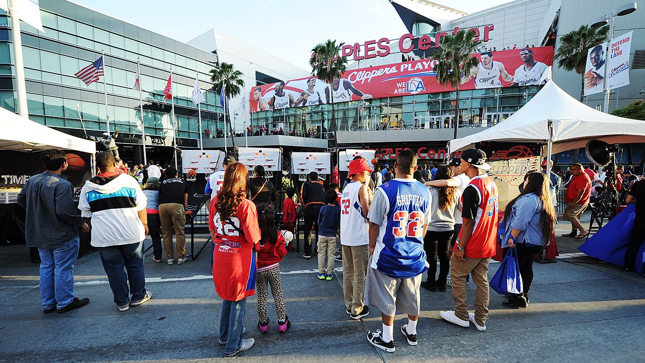 Lakers' locker room turned into Clippers ownership lounge - ESPN - Los ...