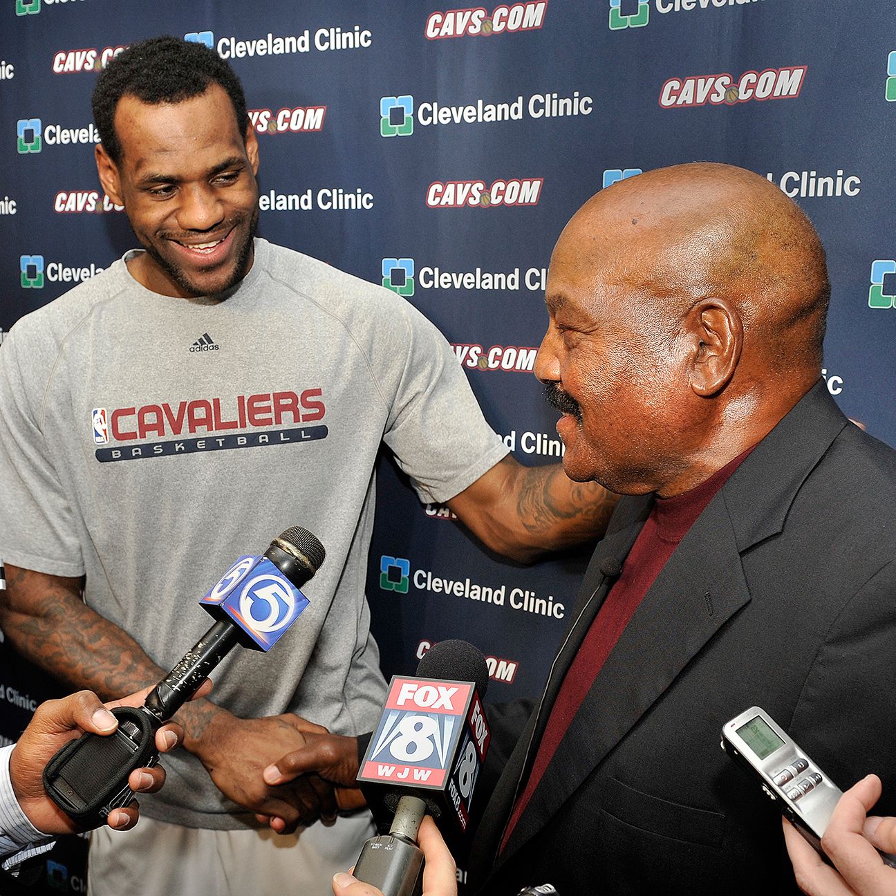 Jim Brown honored by LeBron James acknowledgement before Game 3 - ESPN