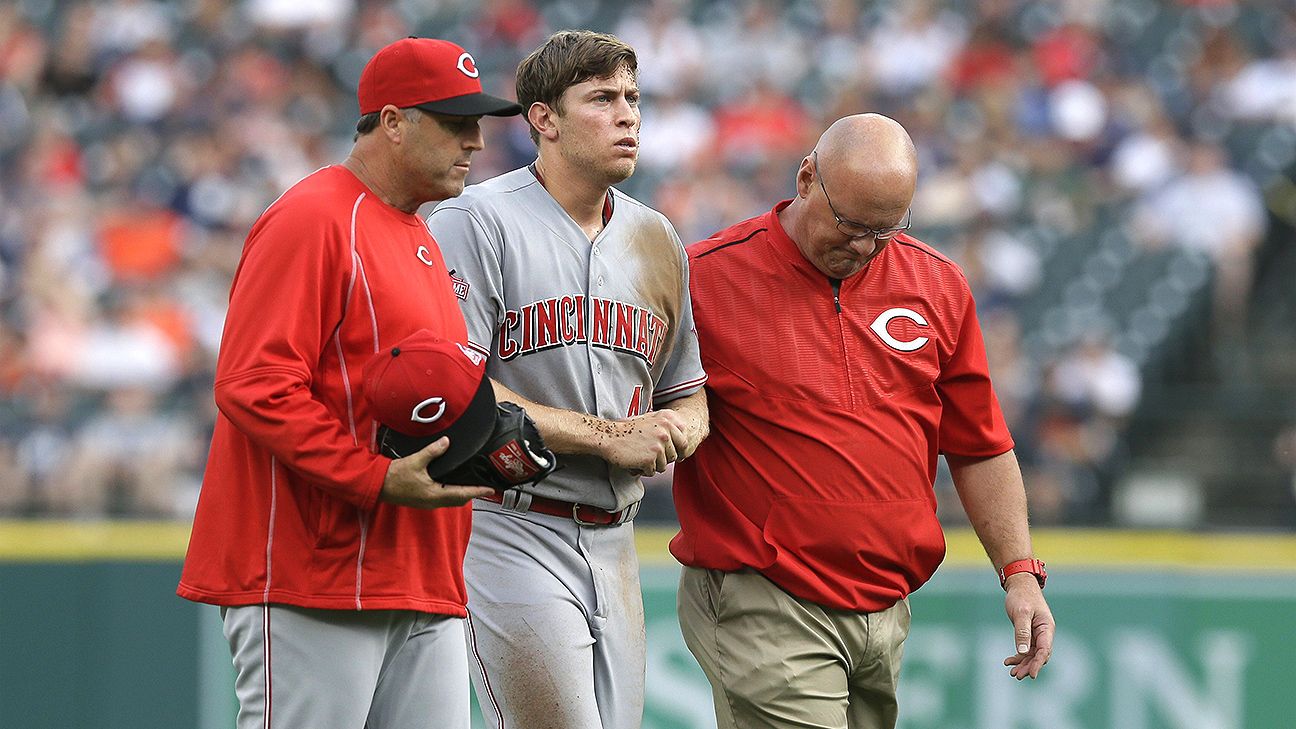Reds starter Jon Moscot dislocates shoulder in 1st inning vs. Tigers - ESPN