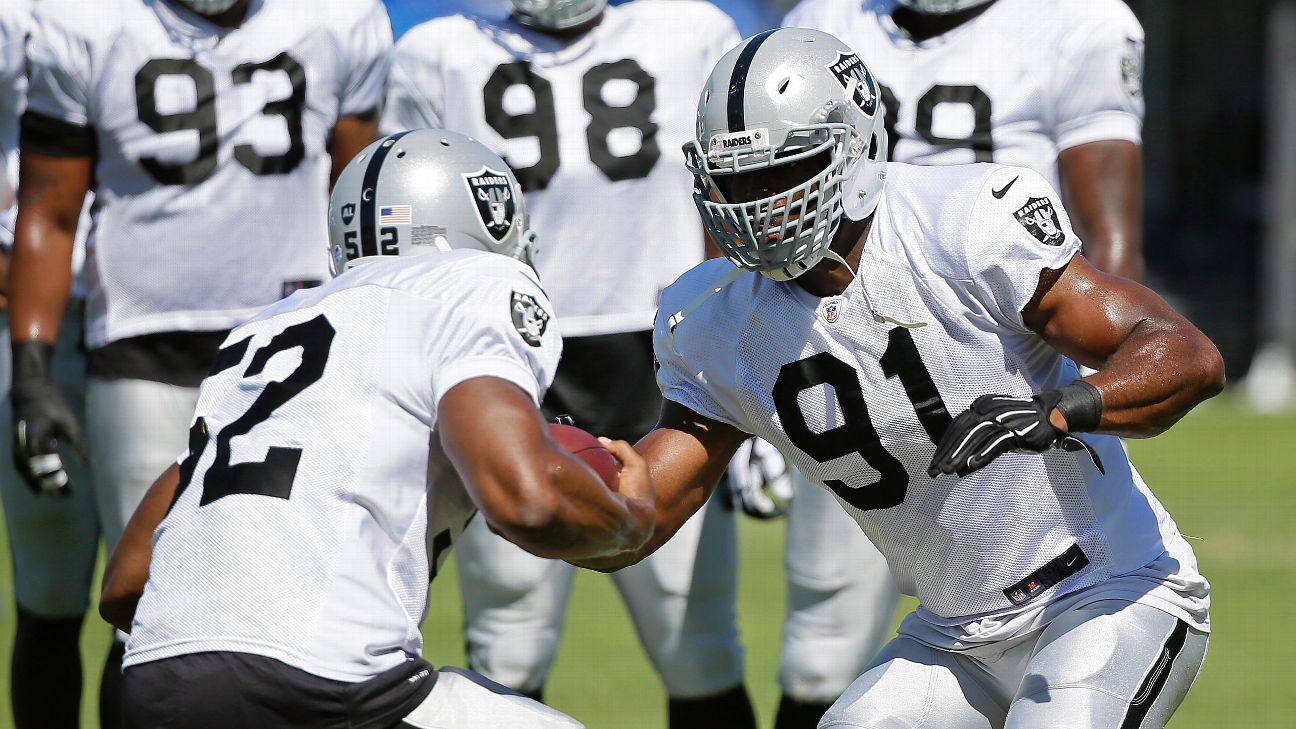 Oakland Raiders' Justin Tuck to have surgery for torn pectoral muscle ...
