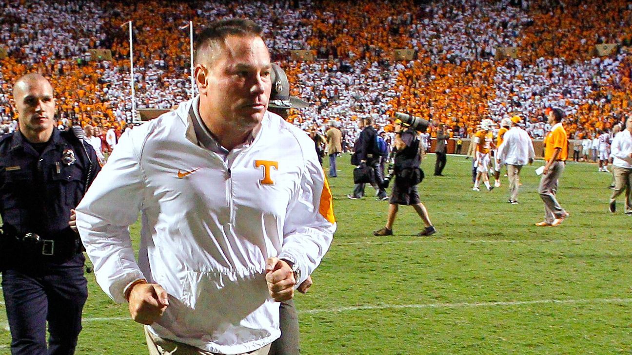 Tennessee Volunteers coach Butch Jones confronts Oklahoma Sooners ...