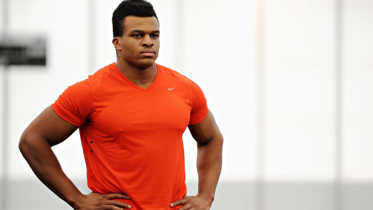 Discus thrower-turned-football player learning new position with Jets ...