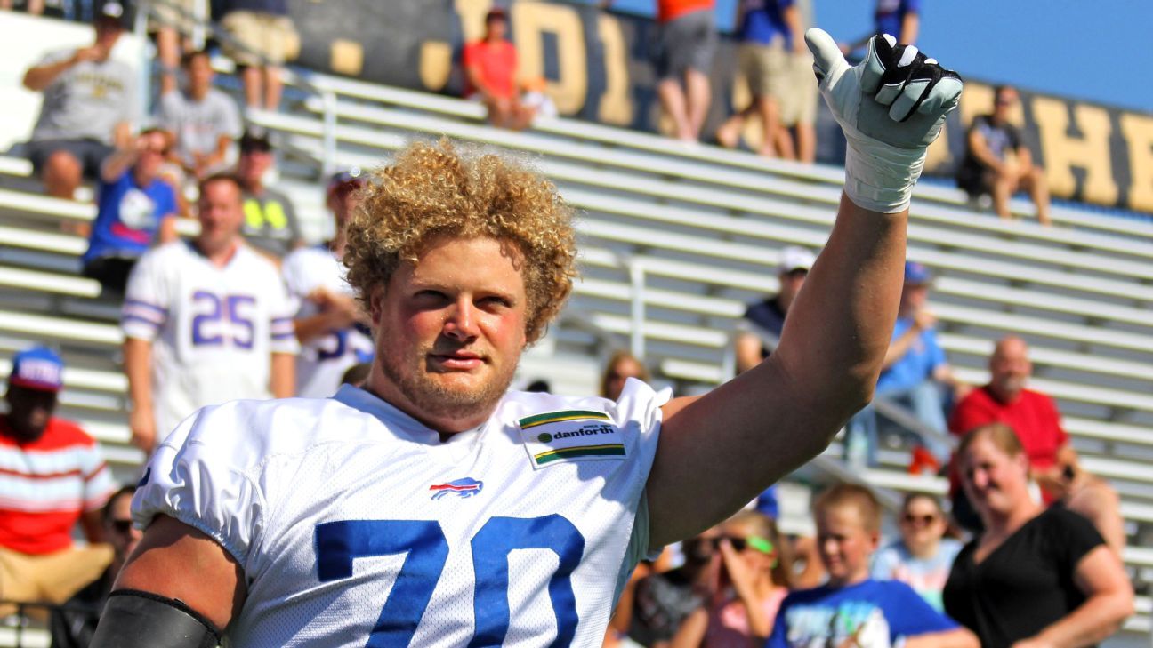 Eric Wood holding Buffalo Bills' Thanksgiving weight-gain competition ...