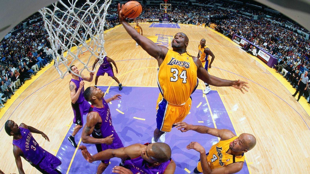 Shaquille O'Neal entertains crowd during Los Angeles Lakers event ...