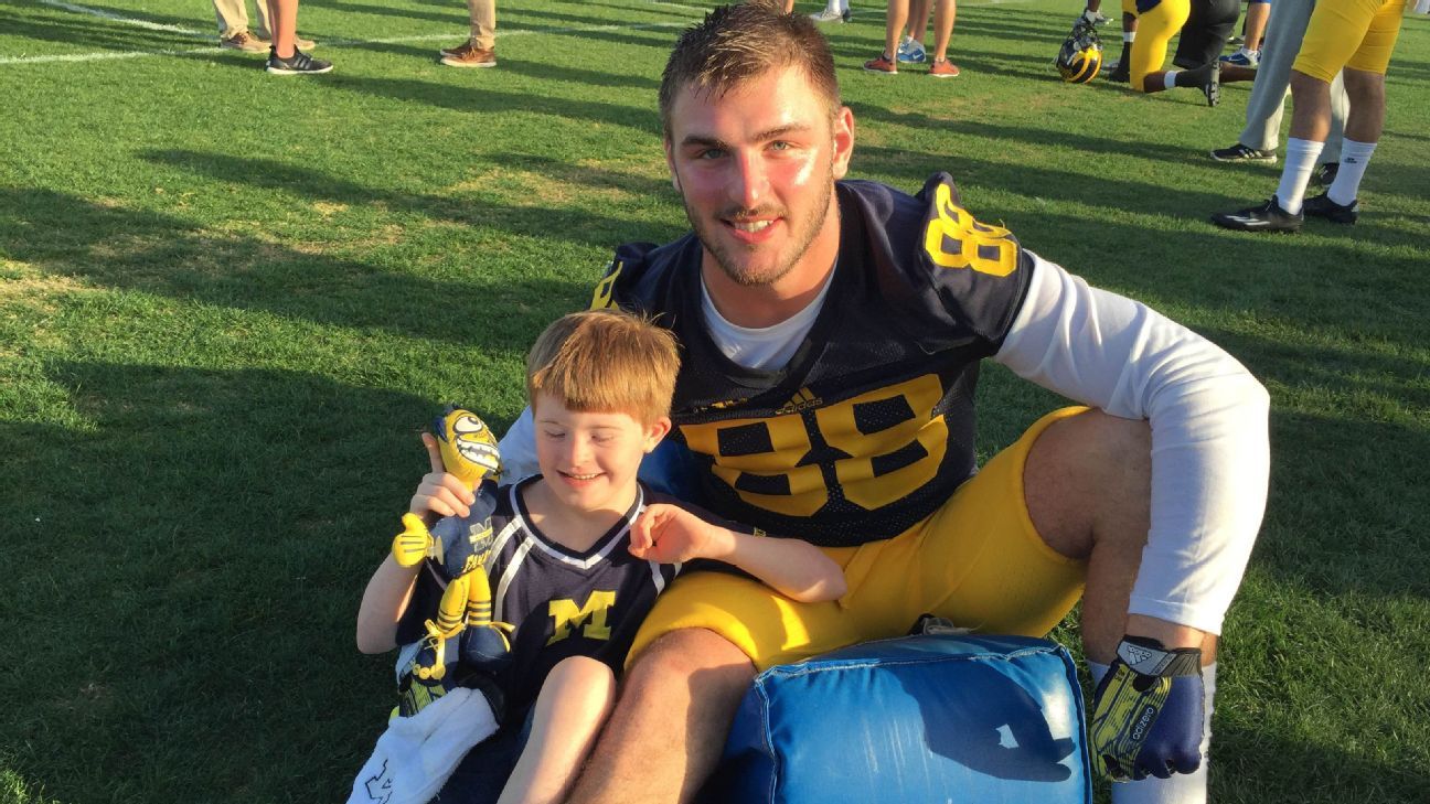Jake Butt, Michigan Wolverines teammates, share bond with fan - ESPN ...
