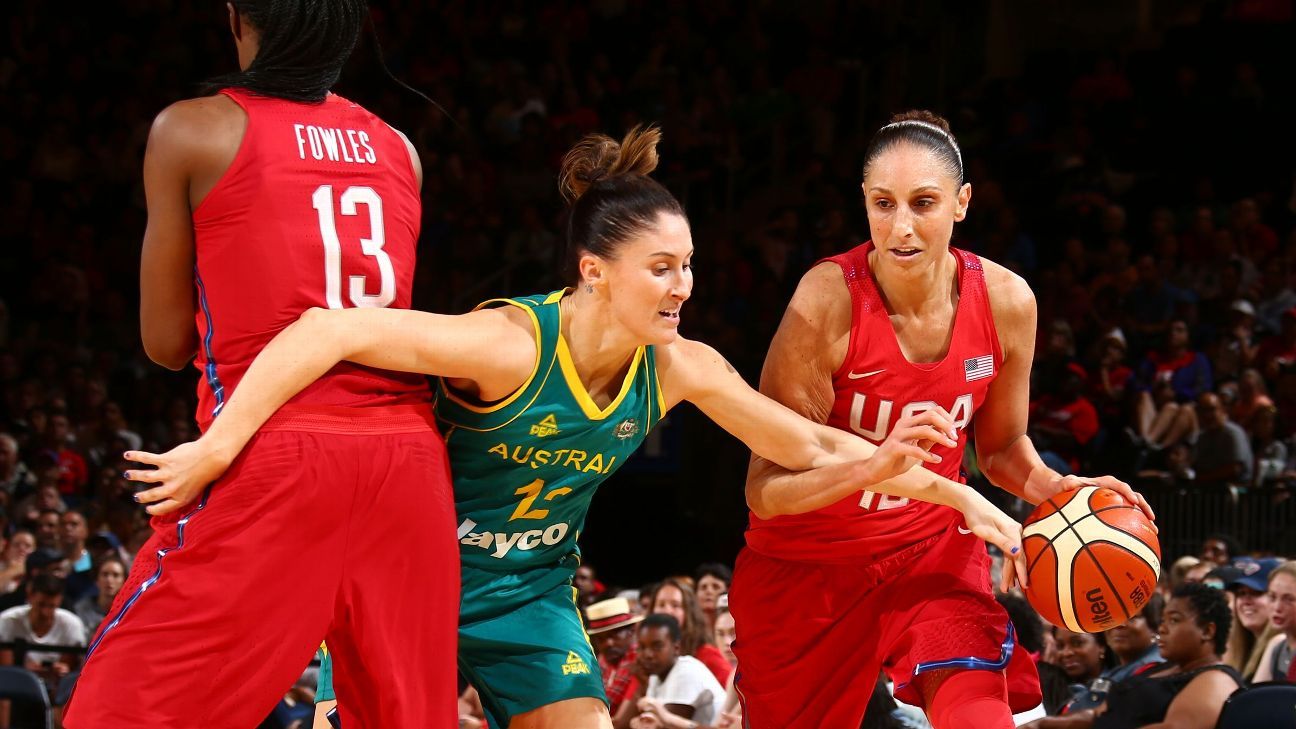 U.S. women's basketball players all learning from one another on court