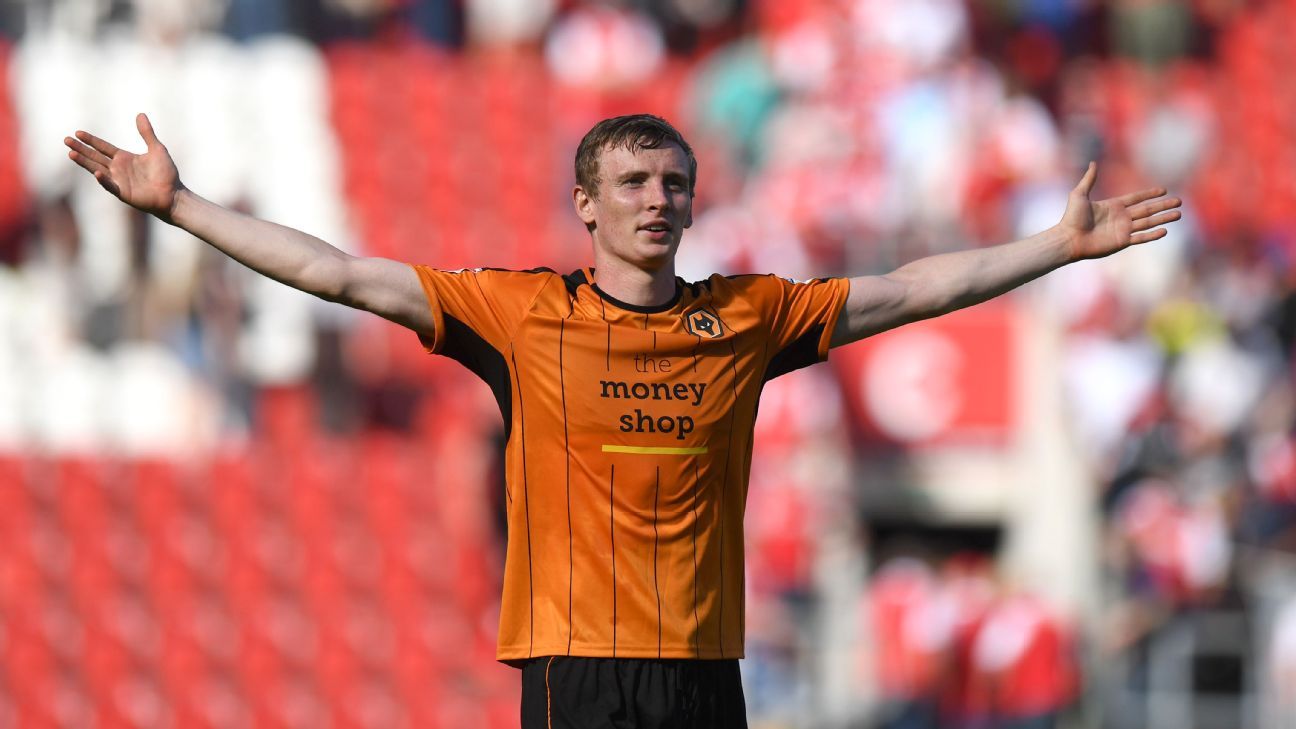 New Wolves signing Bodvarsson leads fans in 'Icelandic clap' after ...