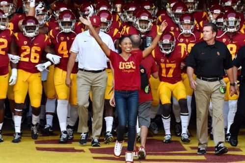 USC alumn Allyson Felix leads Trojans out of the tunnel ahead of ...