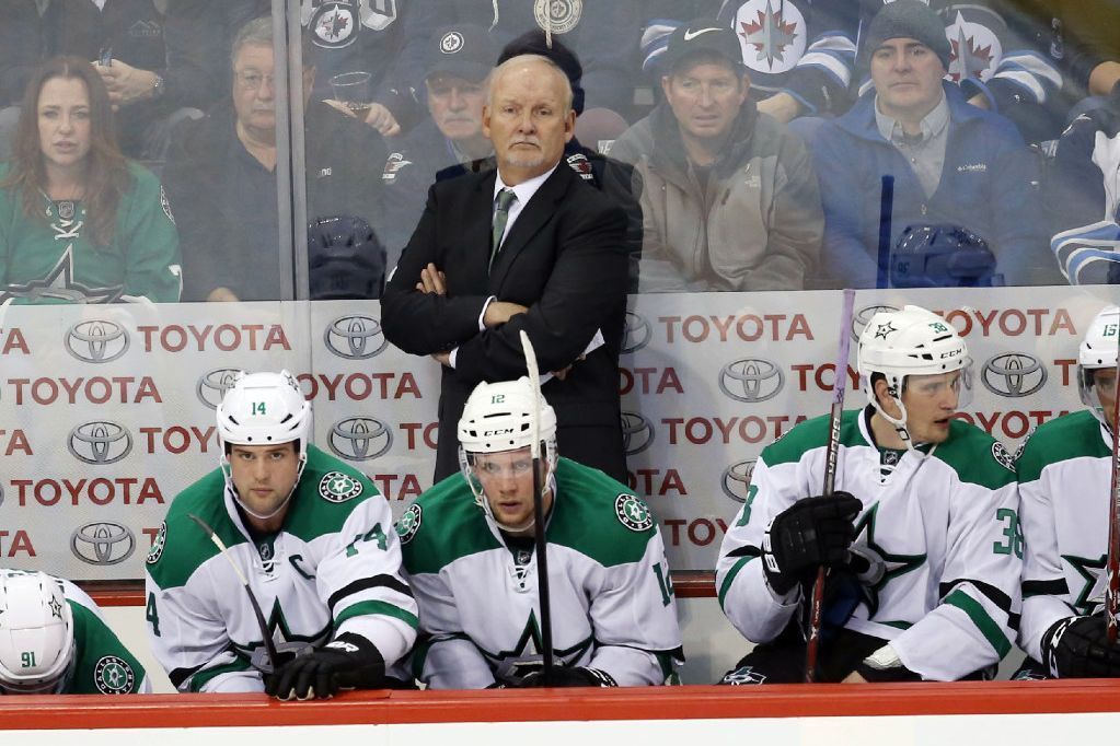 Cockpit smoke forces Dallas Stars' plane back to airport - ESPN