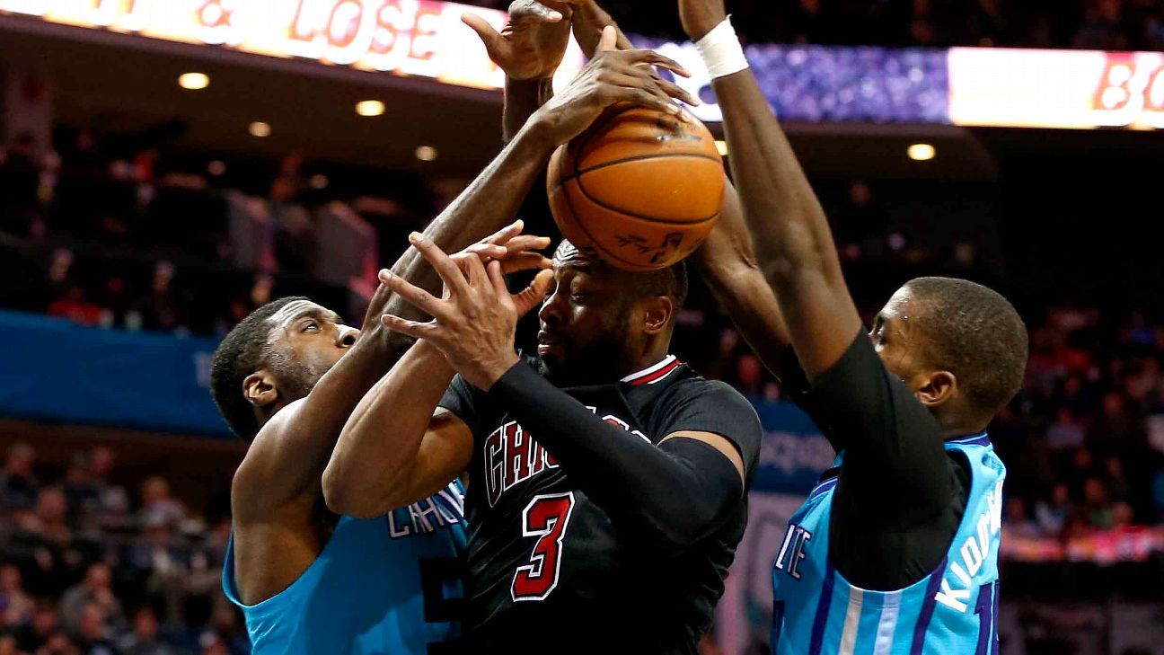 Dwyane Wade: 'Small mistakes' tearing Chicago Bulls up - ESPN - Chicago ...