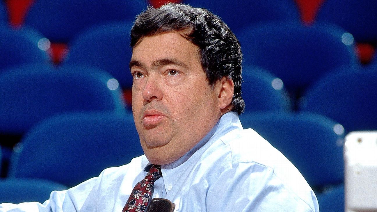 Bulls honor late GM Jerry Krause with moment of silence - ESPN