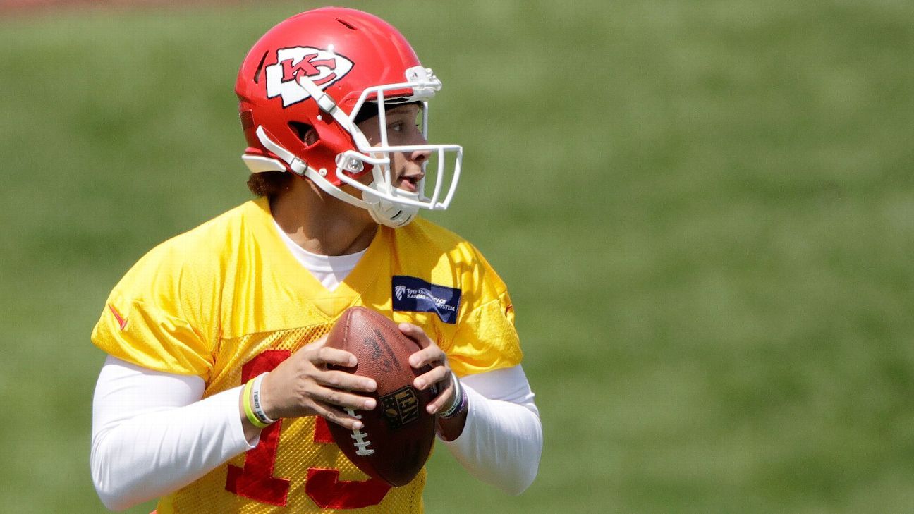 Kansas City Chiefs' Patrick Mahomes II performs well in tough weather ...