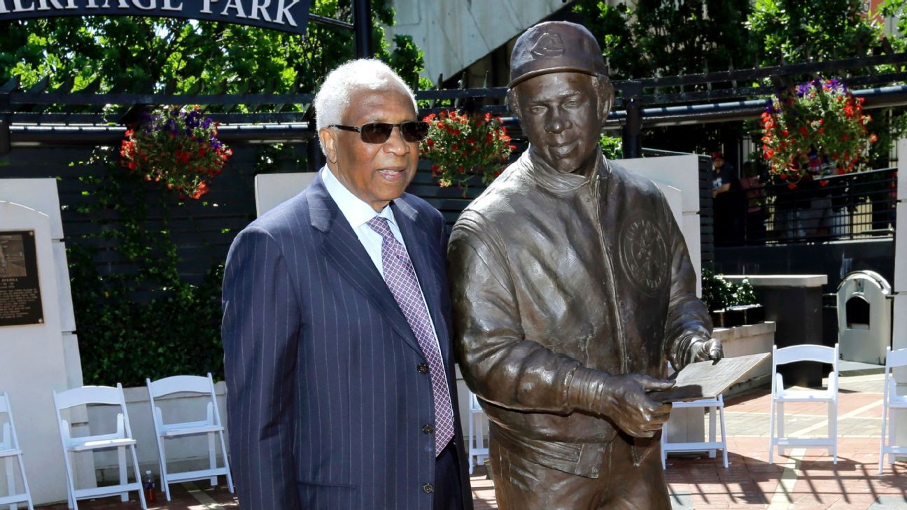 Indians unveil statue of Frank Robinson prior to game vs. Royals - ESPN