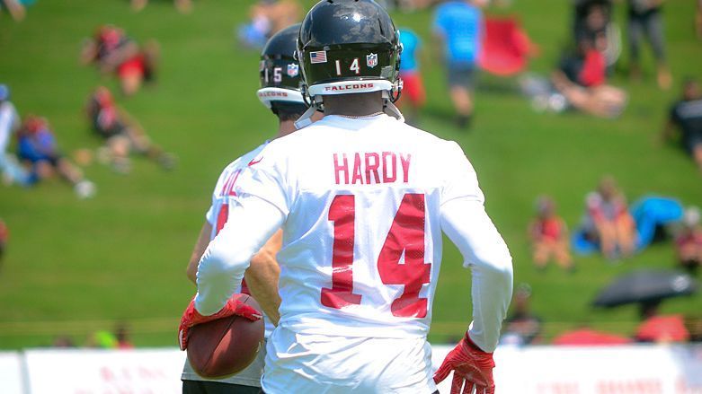 Falcons' Justin Hardy carries father's memory on back of jersey - ESPN ...