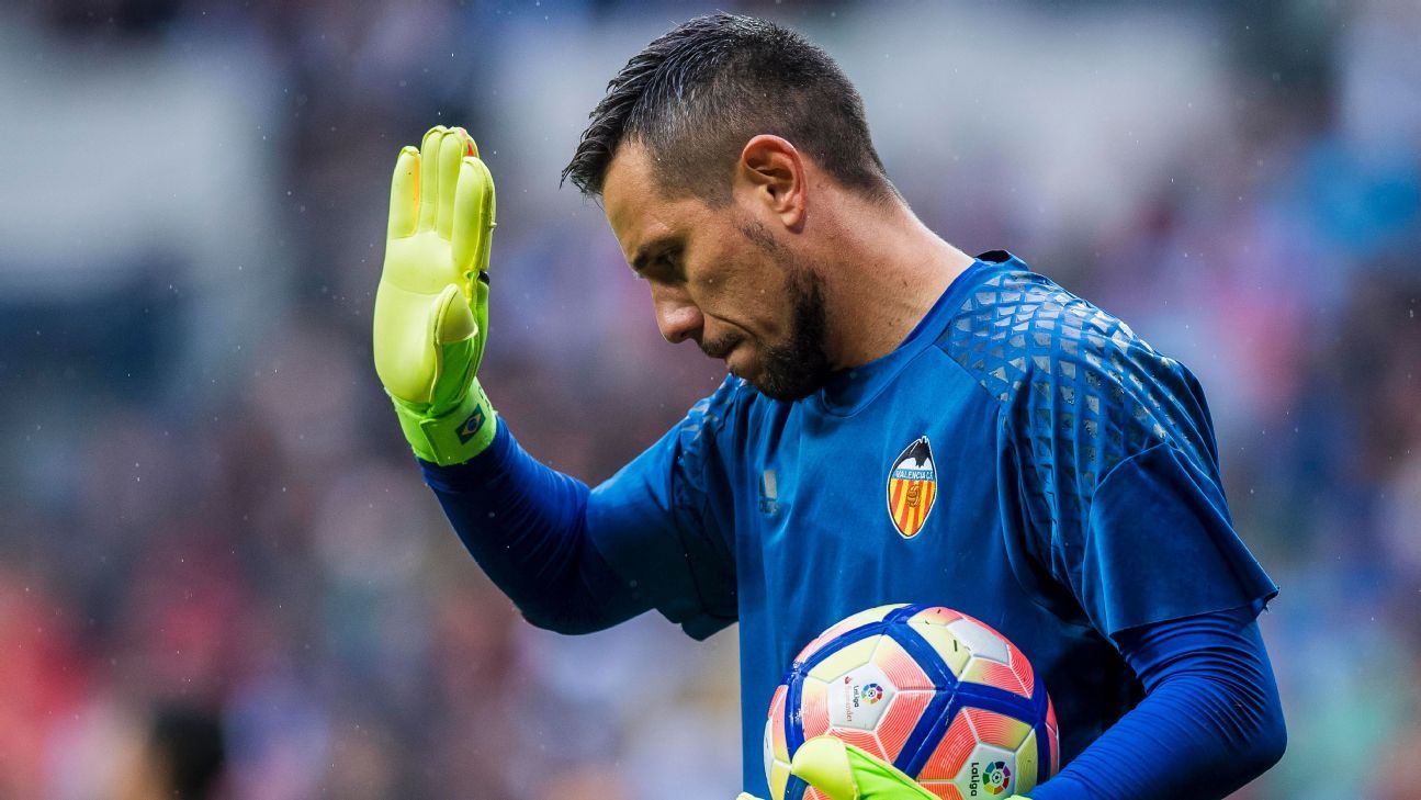 Valencia sell goalkeeper Diego Alves to Flamengo - ESPN