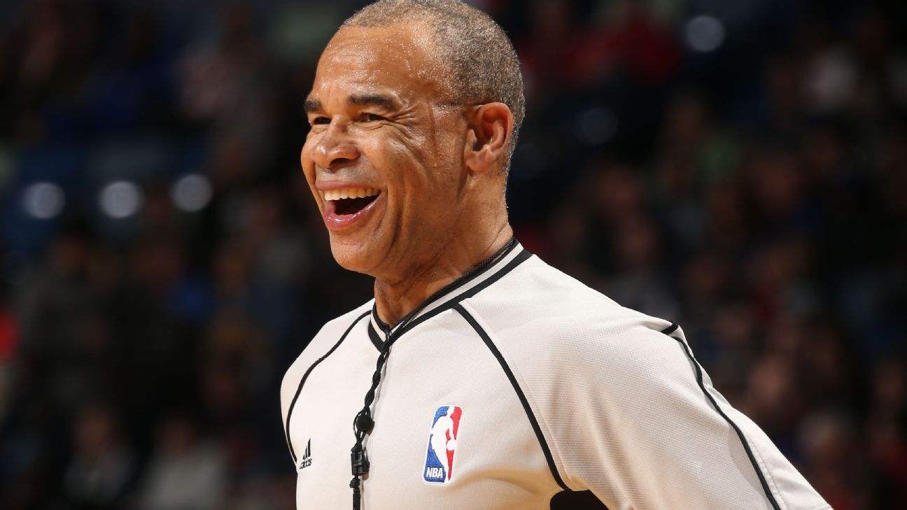 Referee Dan Crawford retiring after 31 seasons - ESPN