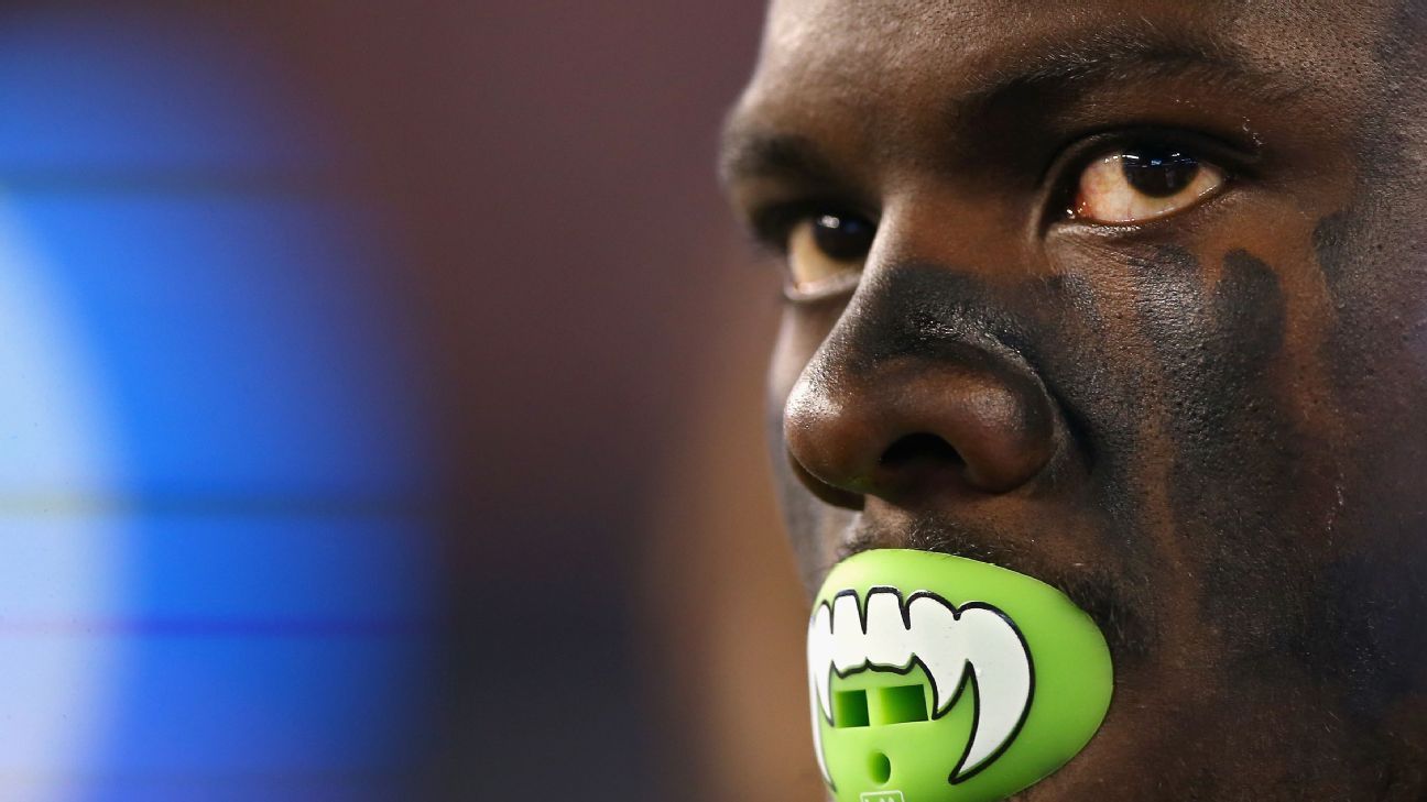 Frank Clark se disculpa con Germain Ifedi - ESPN