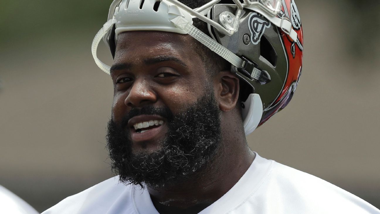 Tampa Bay Buccaneers' Donovan Smith gets package of Disney movies - ESPN