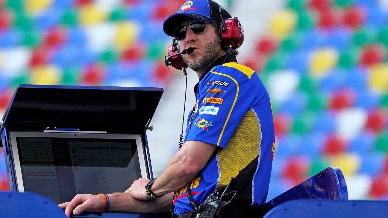 NASCAR suspends crew chief Alan Gustafson for two races - ESPN