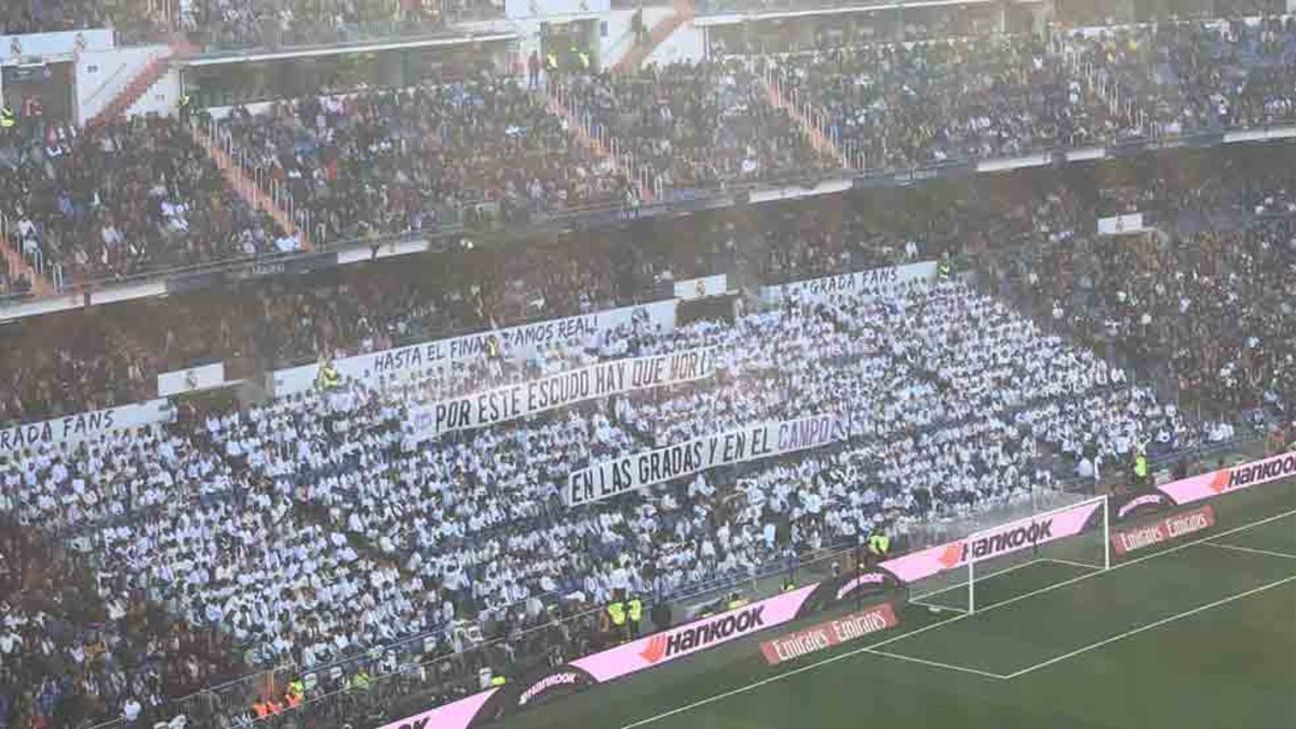 La 'Grada Fans' del Real Madrid protesta por el rendimiento del equipo ...