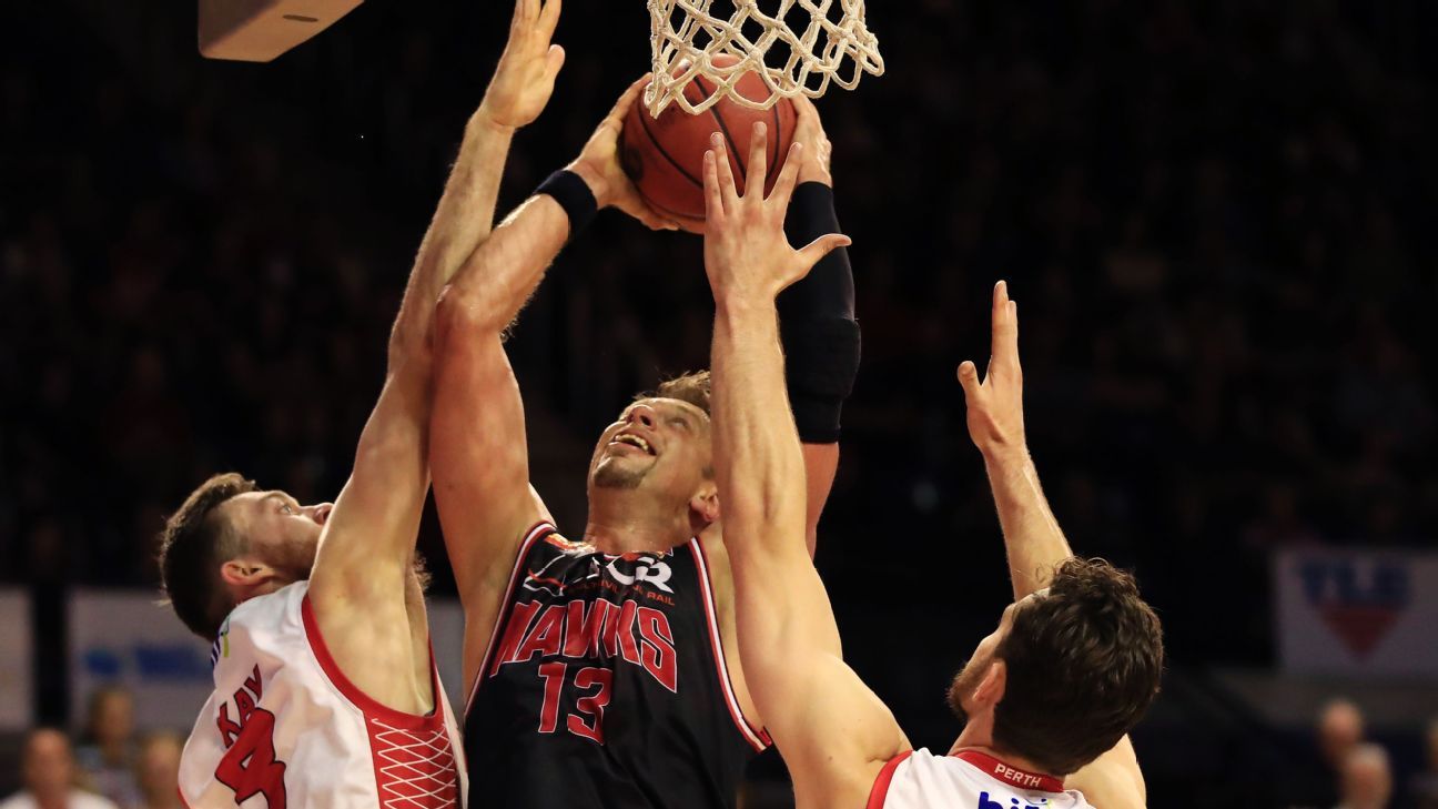 David Andersen stars as Hawks beat Perth in NBL - ESPN