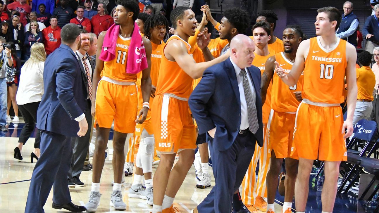 Ole Miss fans protest last-second call in Vols' win - ESPN