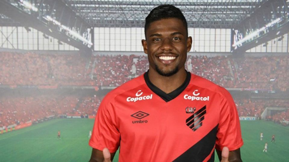 Abner, ex-Coritiba e Real Madrid, é apresentado como reforço no ...