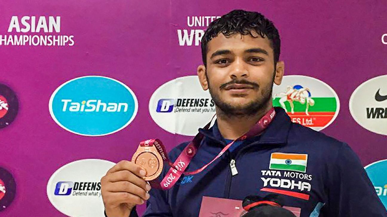 Deepak Punia wins silver at Worlds after missing final with injuries - ESPN