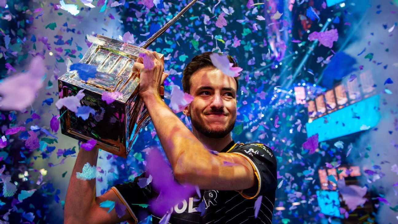 Pro-am winner and former LoL pro Airwaks looking for title at Fortnite ...
