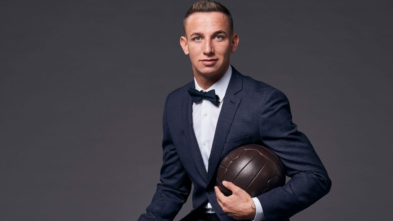 Daniel Zsori bate Lionel Messi e Quintero e leva o prêmio Puskás de gol ...