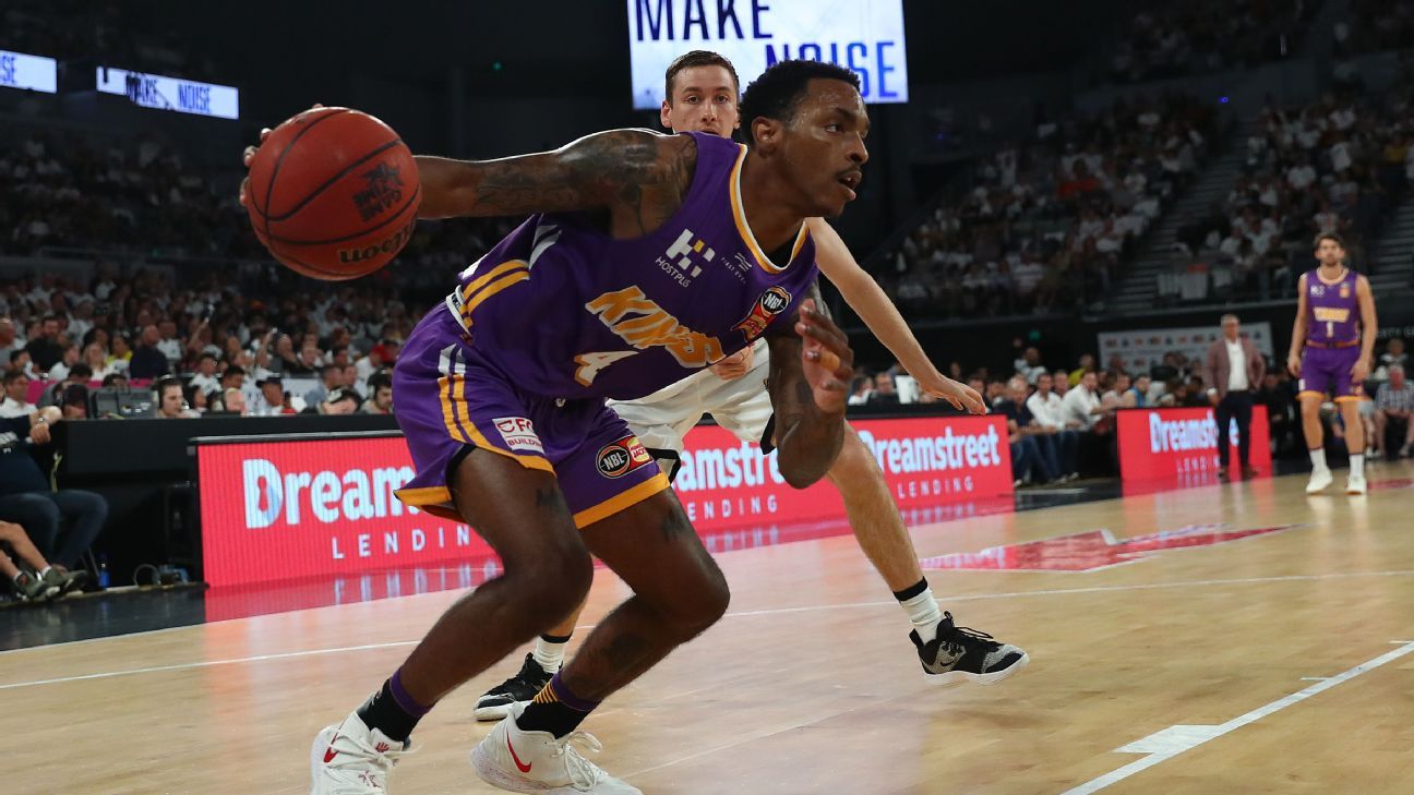 Kings' honest conversations lead to dominant win in Melbourne - ESPN
