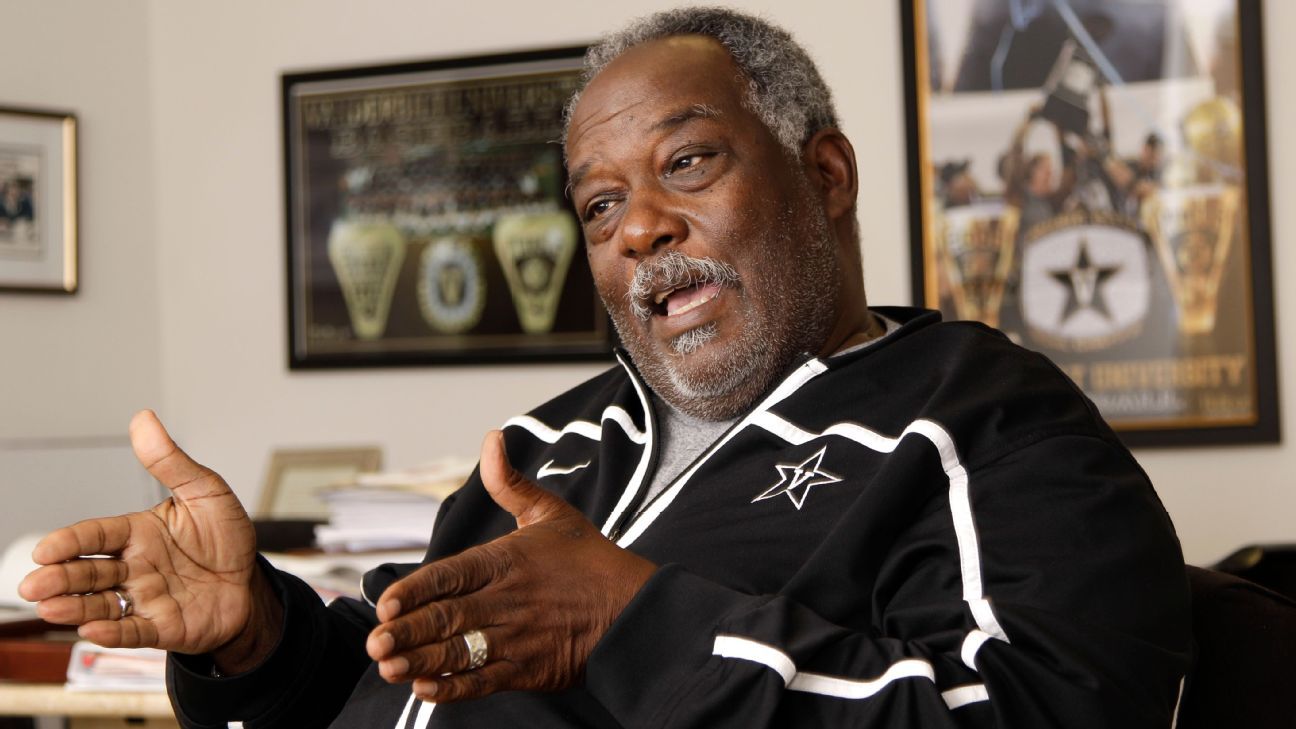 David Williams II, late ex-Vanderbilt AD, wins Summitt Award - ESPN