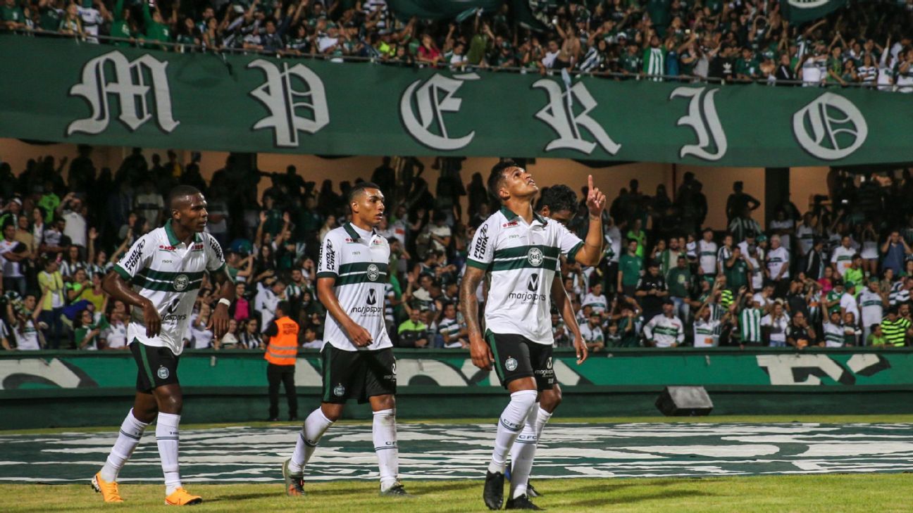 Coritiba marca nos acréscimos e estreia com vitória no Campeonato ...