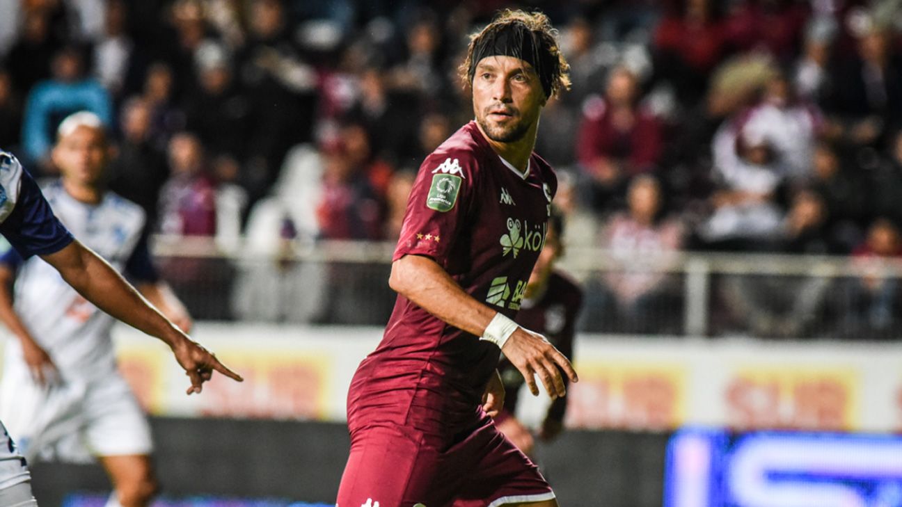 Christian Bolaños vuelve a anotarle a Pumas...17 años después - ESPN