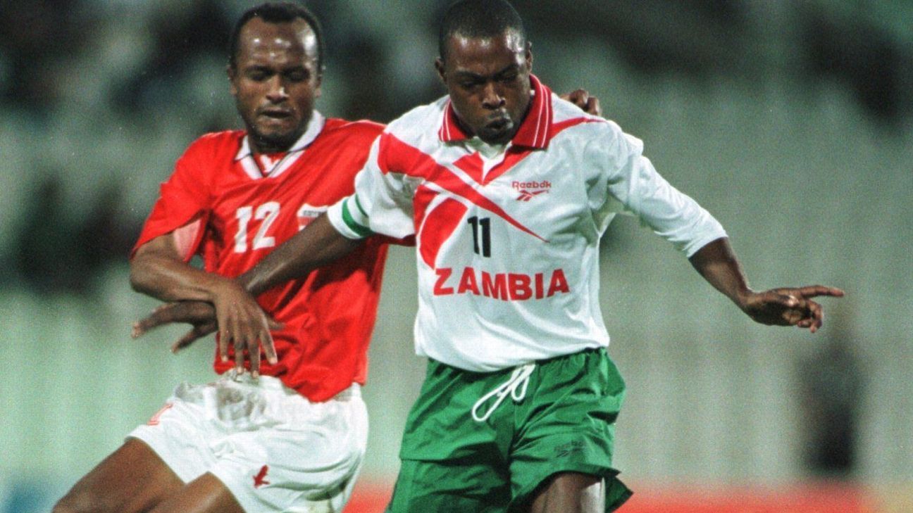 Kalusha Bwalya, de meterle tres goles a Italia en unos JJOO a la ...