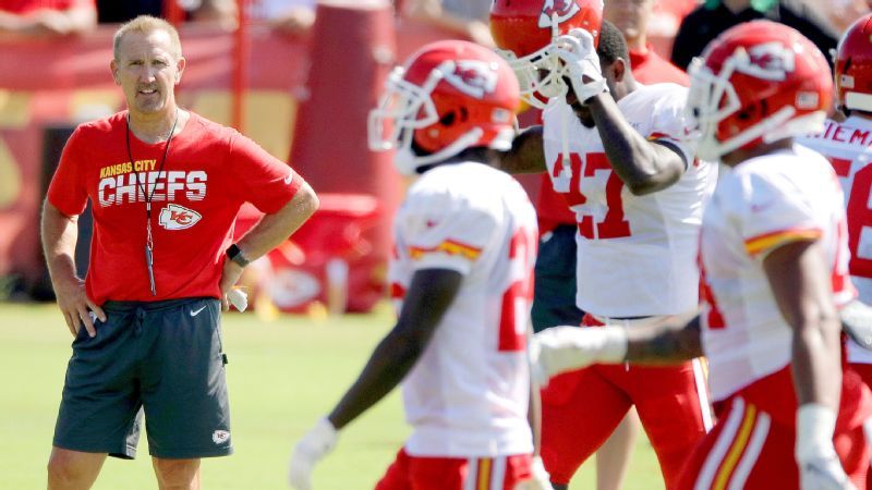 Steve Spagnuolo, el arquitecto de la mejoría defensiva de los Chiefs, a ...