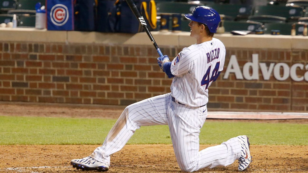 Anthony Rizzo ofrece desinfectante para manos a Orlando Arcia en pleno ...