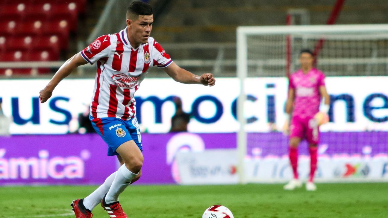 Alan Torres es expulsado en su debut con Chivas - ESPN